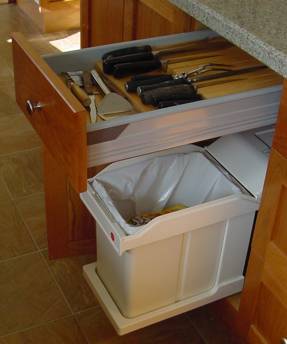 10 Ways to Accessorize Base Cabinets in Your Kitchen Designs – VESTABUL ...